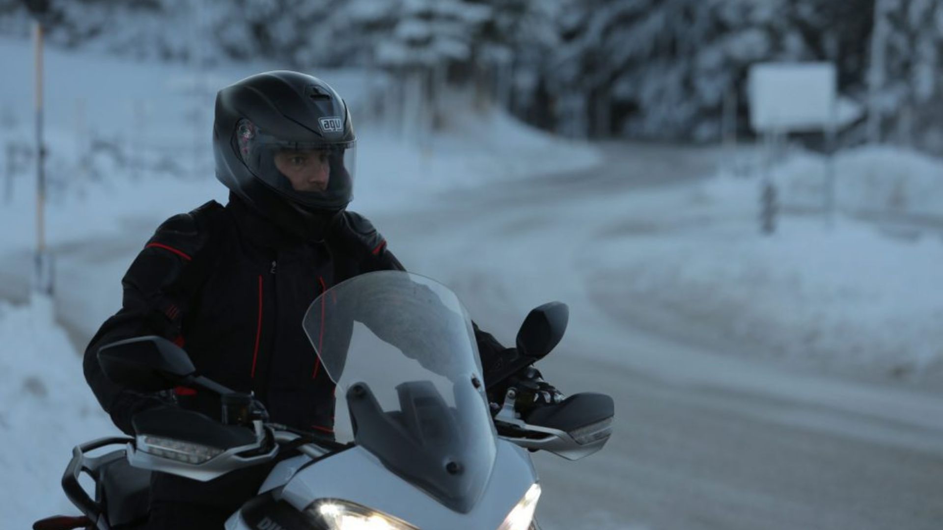Motorcycle Apparel for All Seasons: Gear Up for Any Weather