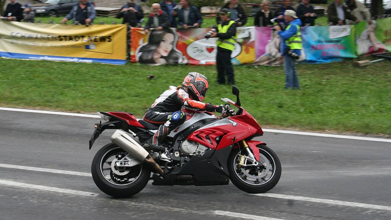 Women in Motorcycle Road Racing: Breaking Barriers